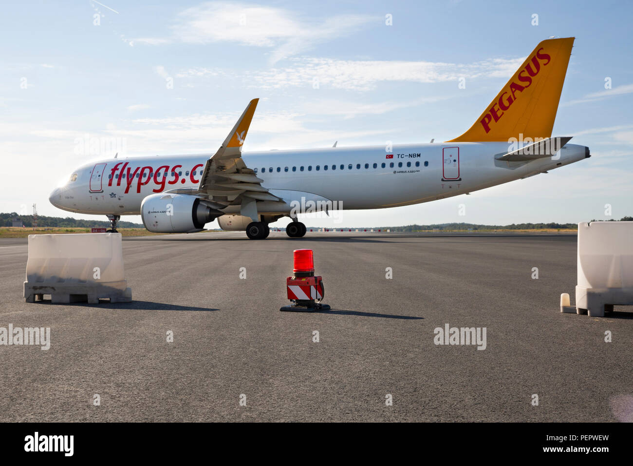 Airfield Security Lighting mit Airbus A320, TC- NBM, CGN Stock Photo ...