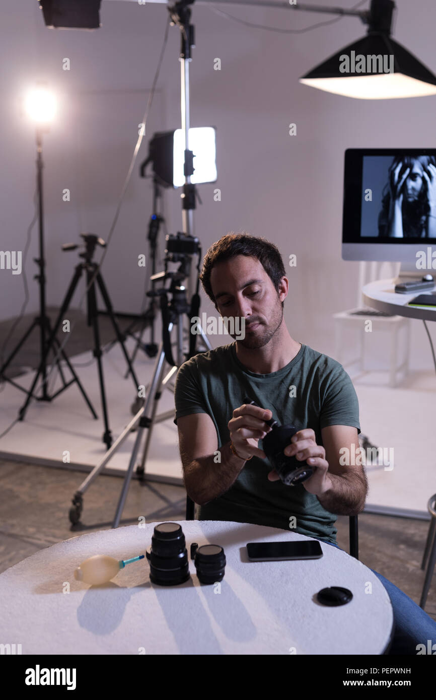 Man cleaning lens digital hi-res stock photography and images - Alamy