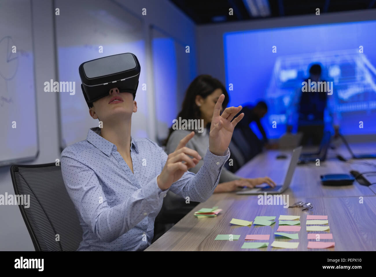 Teamwork virtual hi-res stock photography and images - Alamy