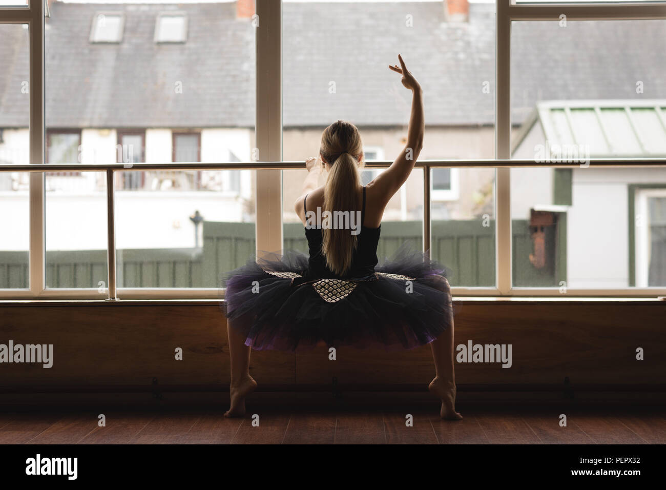 Ballet dancing young woman ballerina hi-res stock photography and ...
