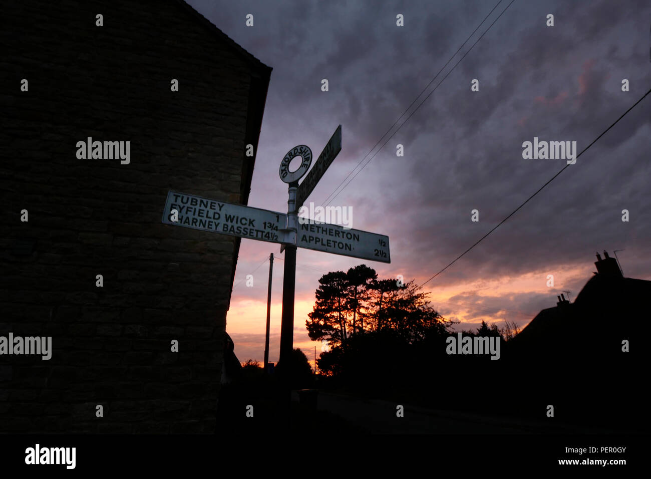 Crossroads sign hi-res stock photography and images - Alamy