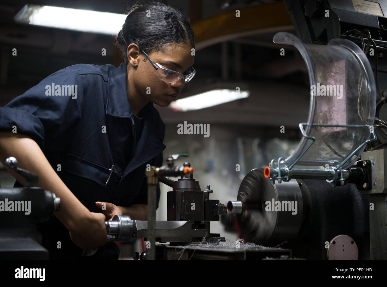 160128-N-UY653-035 ATLANTIC OCEAN (Jan. 28, 2016) - Machinery Repairman ...