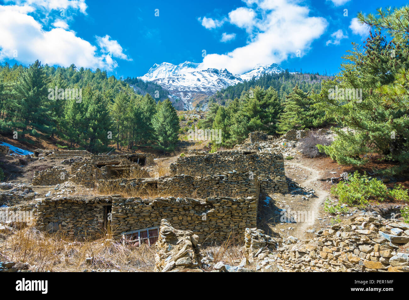 Ruins of an ancient village in the Himalayas on a clear Sunny day ...
