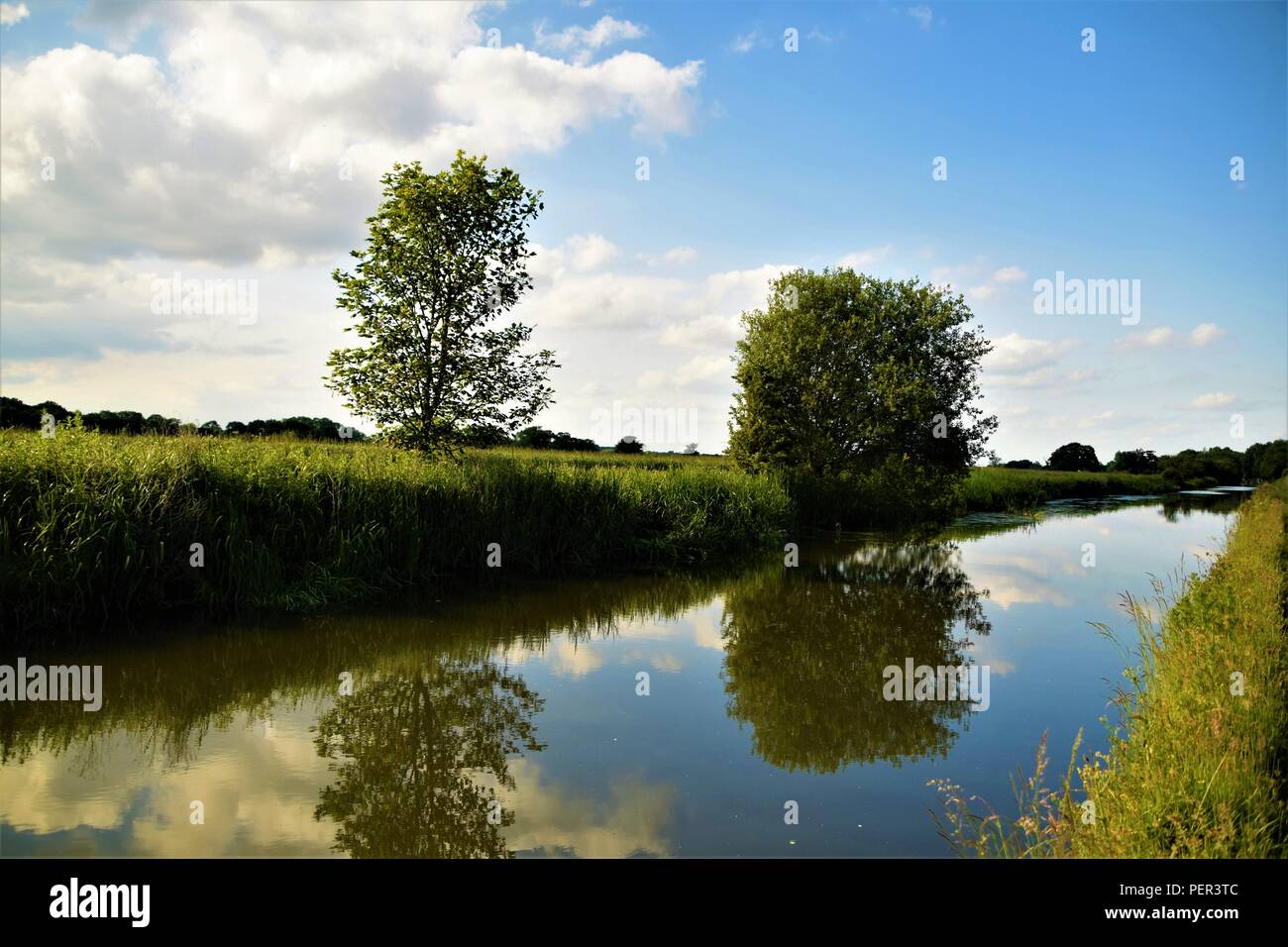 Lake view with horizon line Stock Photo - Alamy