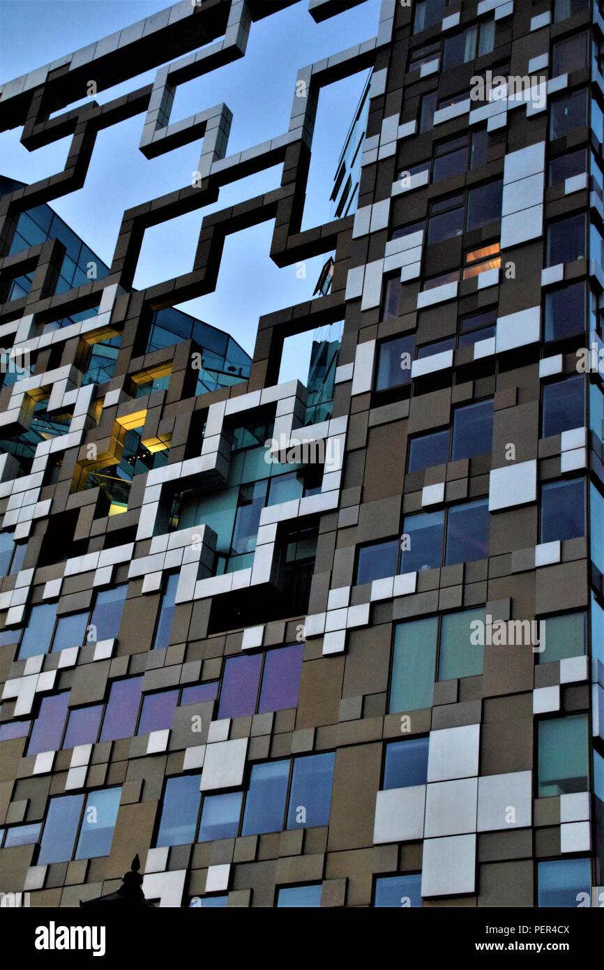 Cube birmingham iconic landmark building hi-res stock photography and ...