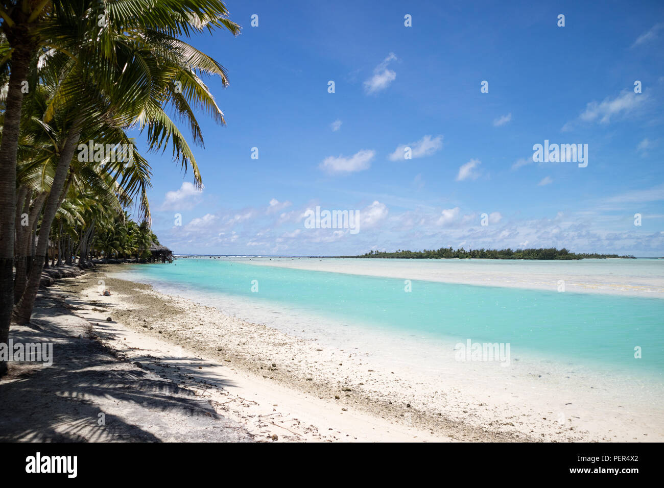 Tropical paradise pacific atoll islands hi-res stock photography and ...