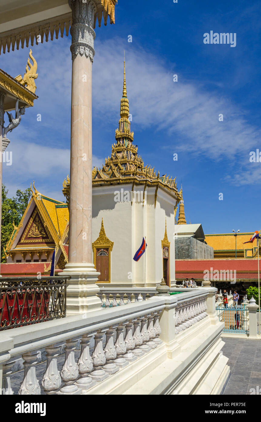 View library in royal palace hi-res stock photography and images - Alamy