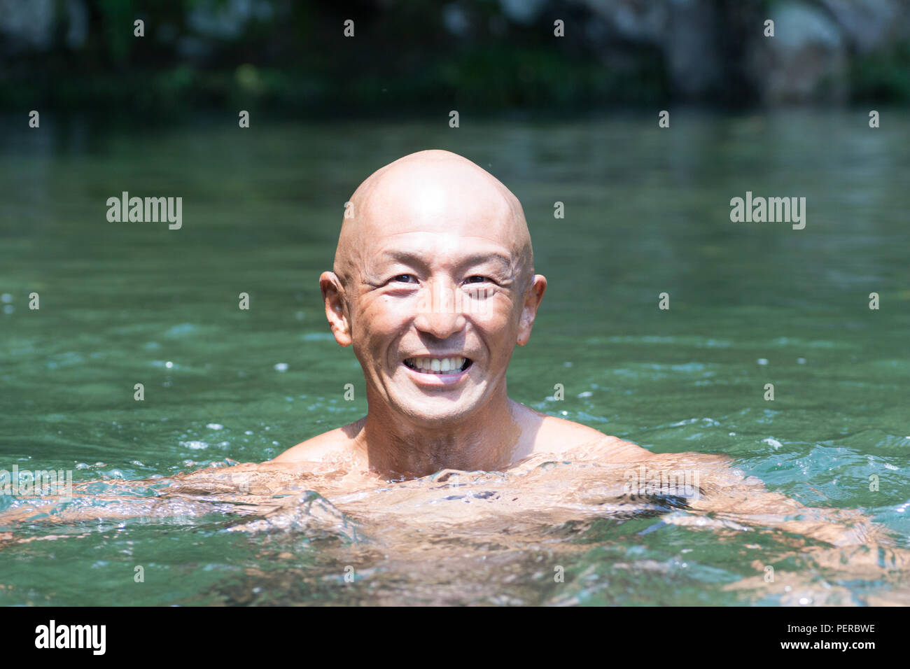 Smiling japanese hi-res stock photography and images - Alamy