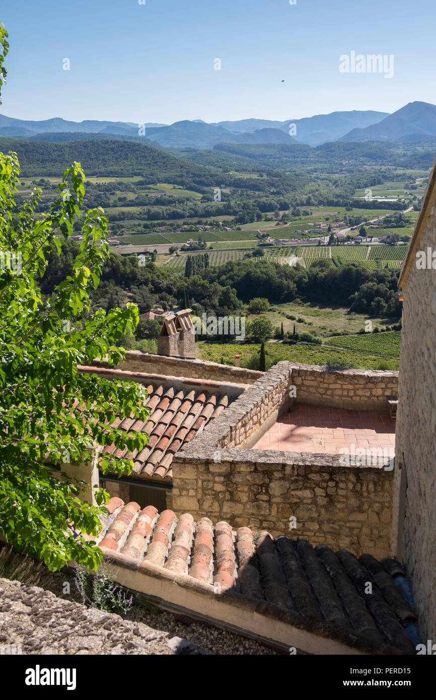 Crestet Village in the Vaucluse department, Provence-Alpes-Côte d'Azur ...