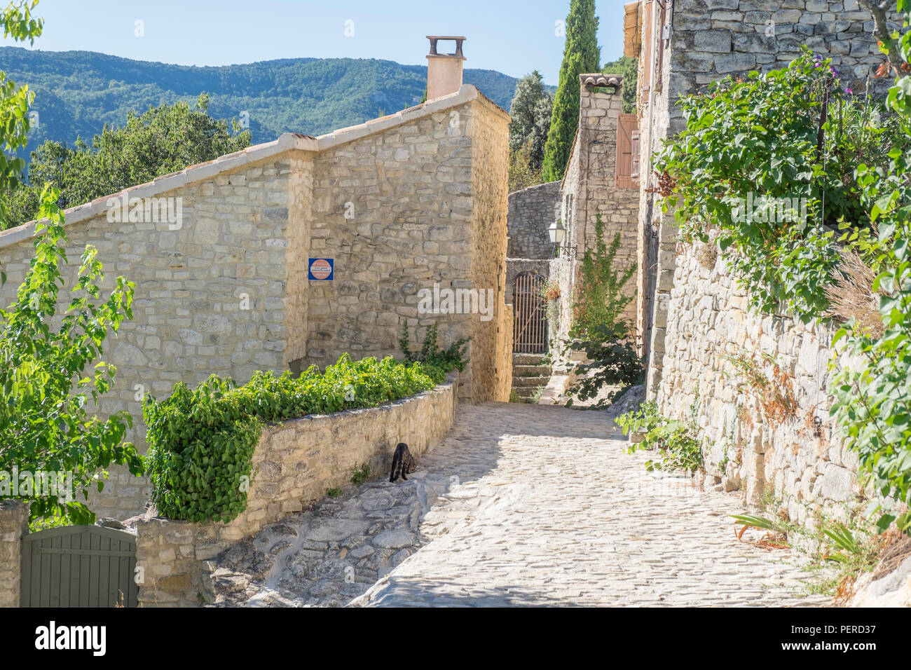 Crestet Village in the Vaucluse department, Provence-Alpes-Côte d'Azur ...