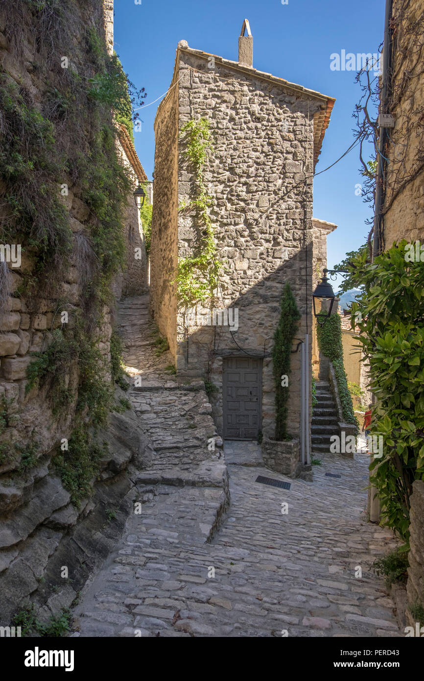 Crestet Village in the Vaucluse department, Provence-Alpes-Côte d'Azur ...