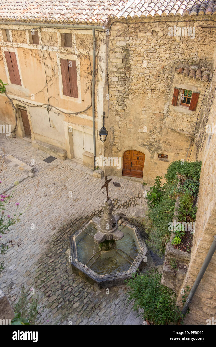 Crestet Village in the Vaucluse department, Provence-Alpes-Côte d'Azur ...