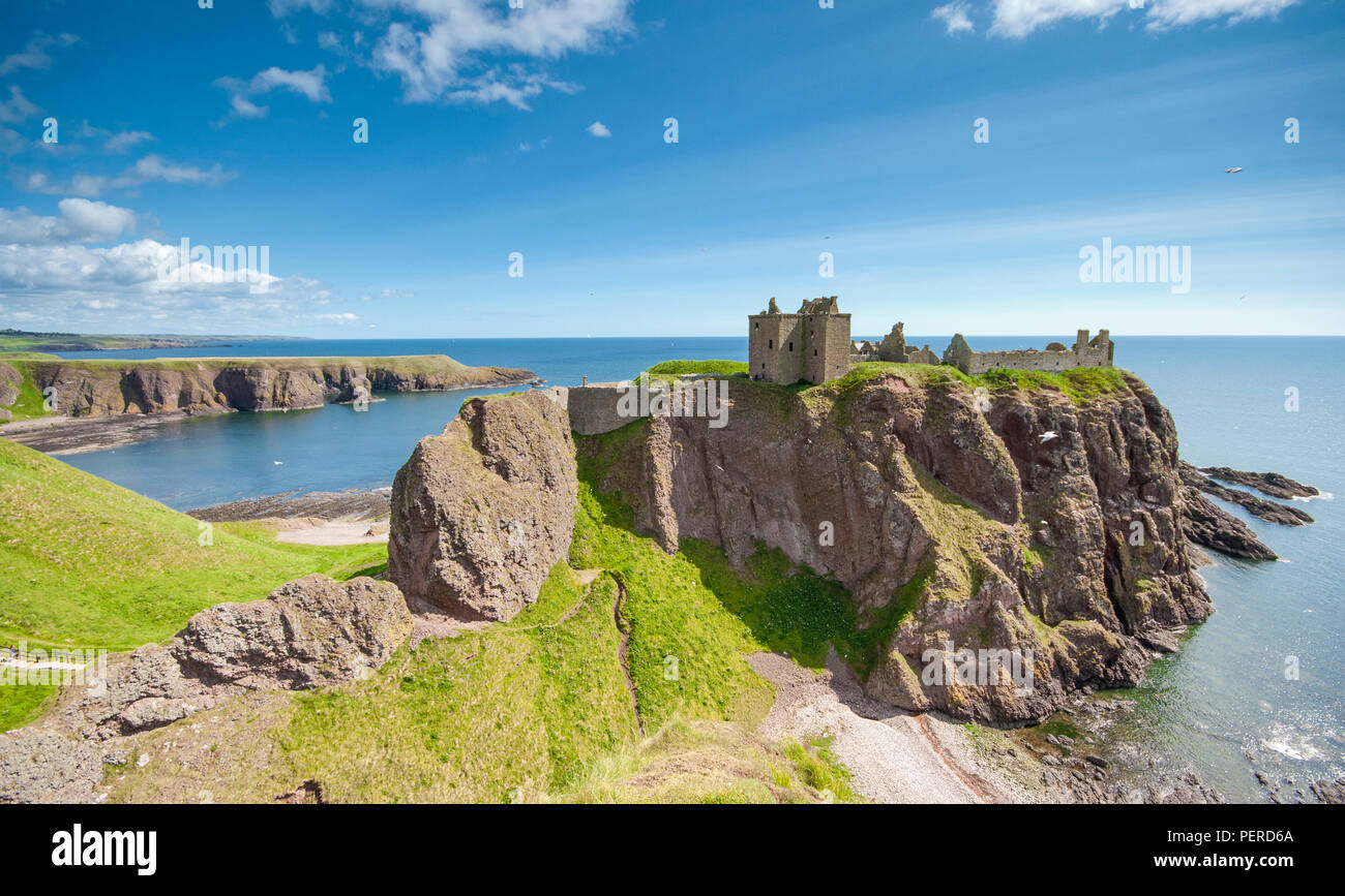 Dunnottar castle hi-res stock photography and images - Alamy