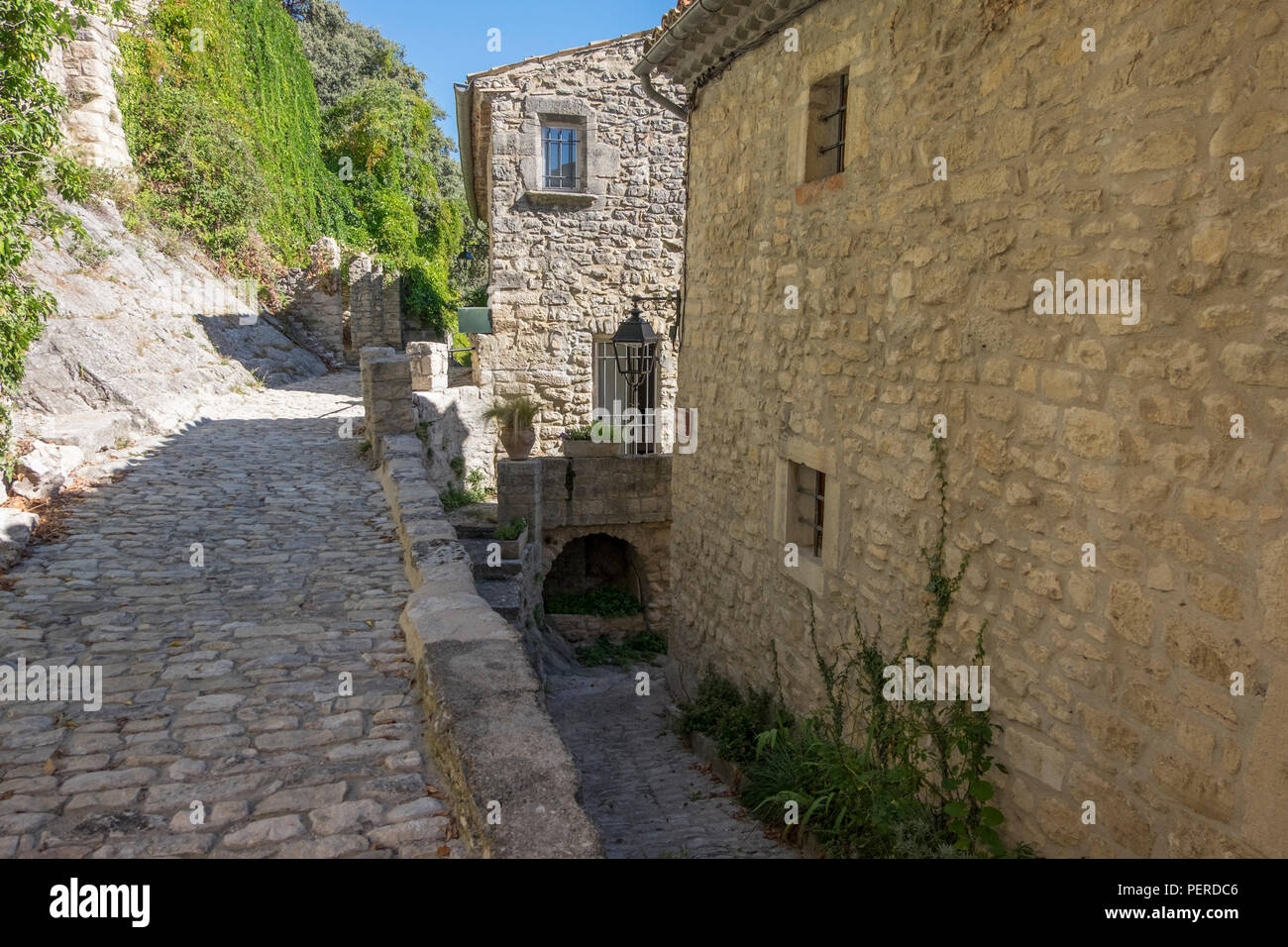 Crestet Village in the Vaucluse department, Provence-Alpes-Côte d'Azur ...