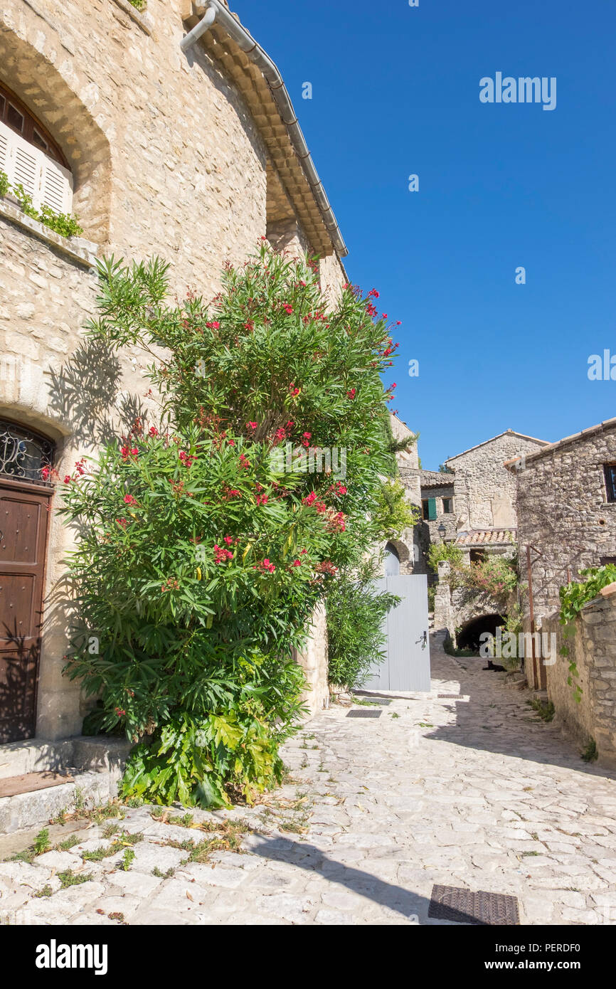 Crestet Village in the Vaucluse department, Provence-Alpes-Côte d'Azur ...