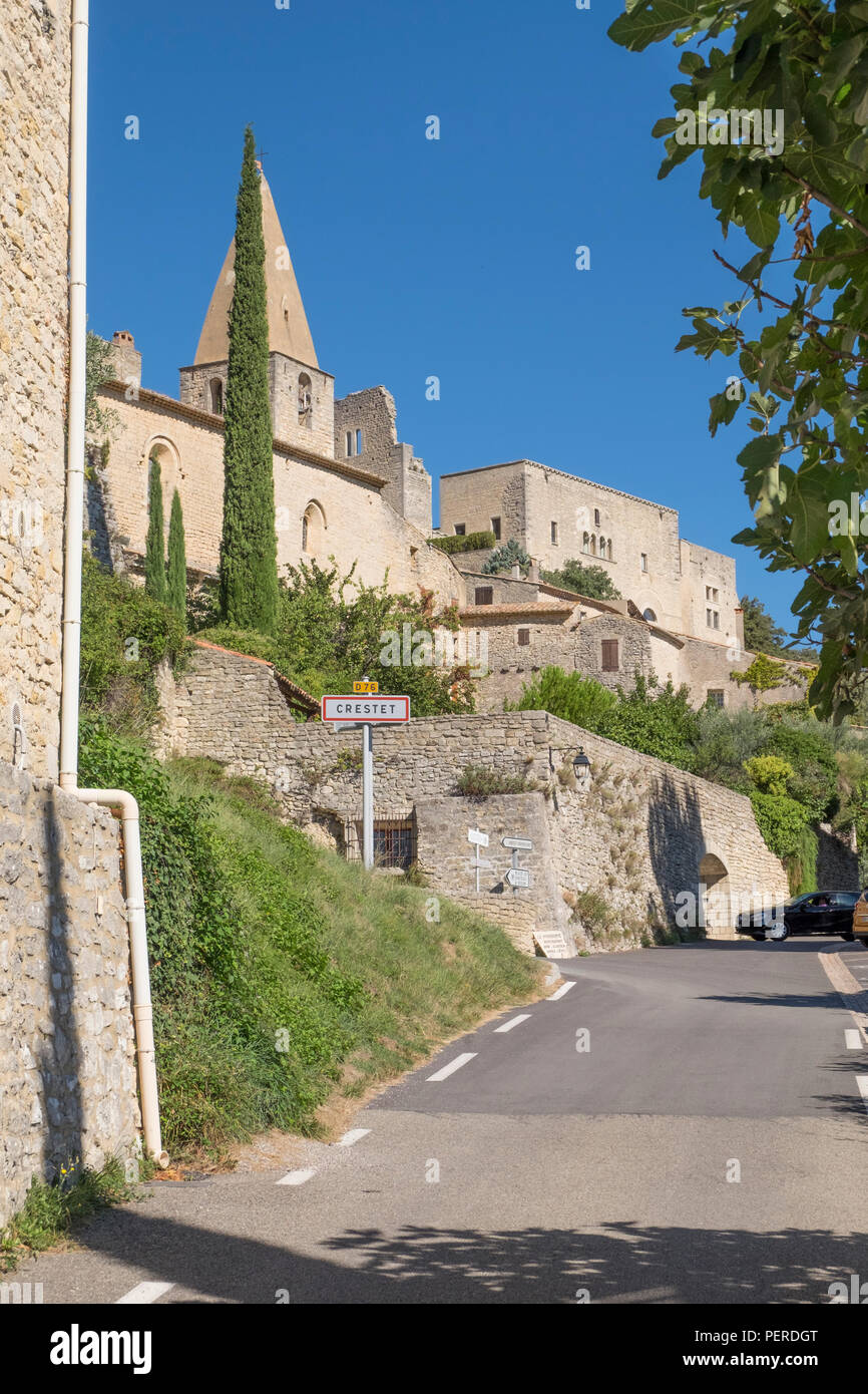 Crestet village vaucluse provence hi-res stock photography and images ...