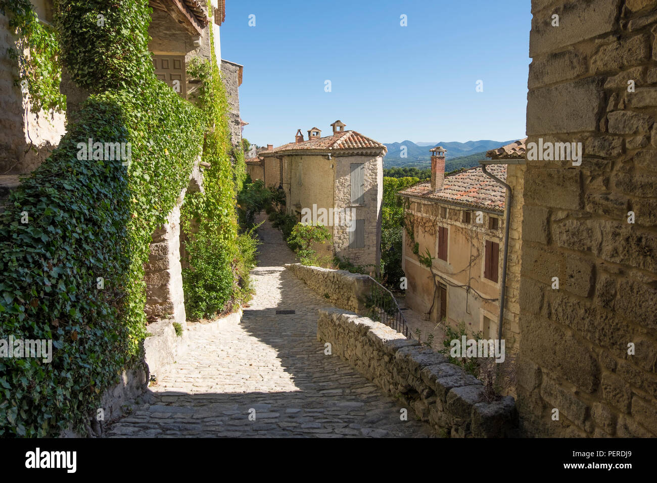 Crestet Village in the Vaucluse department, Provence-Alpes-Côte d'Azur ...