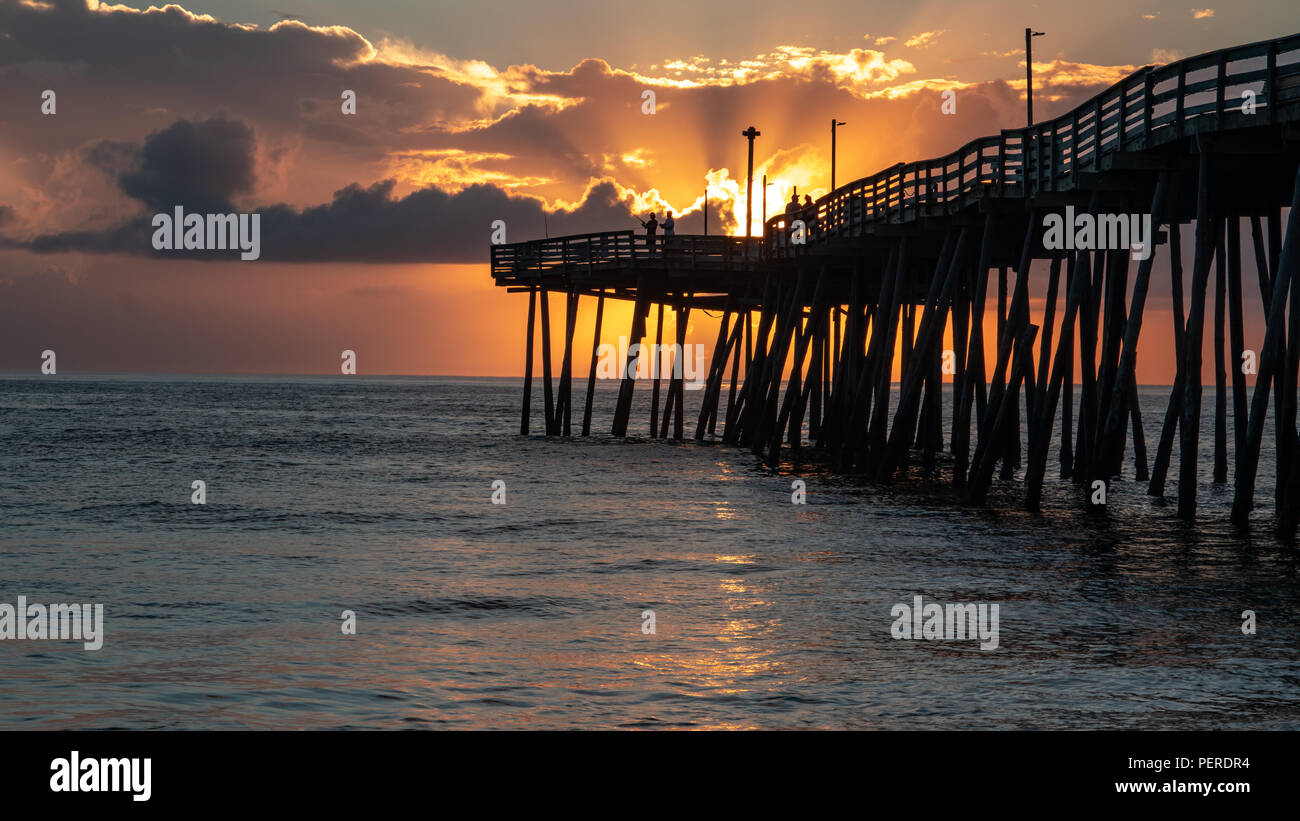 Sky red orange glow pier end hi-res stock photography and images - Alamy
