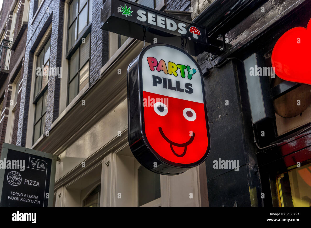 Drugs party hi-res stock photography and images - Alamy