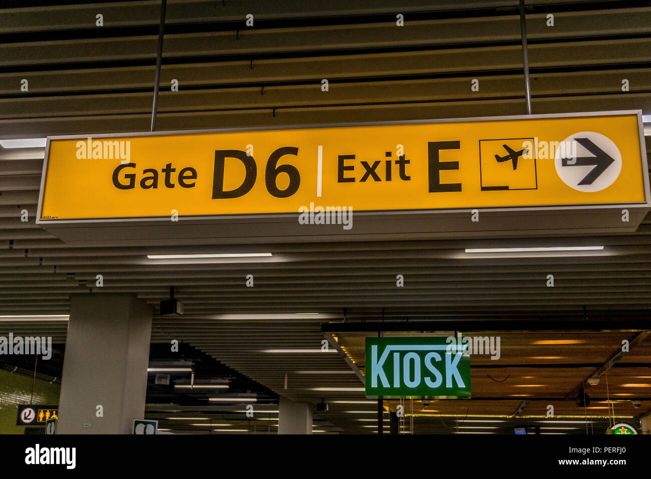 Exit signs hi-res stock photography and images - Alamy