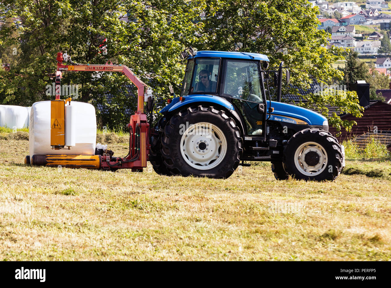 Hay baling hi-res stock photography and images - Alamy