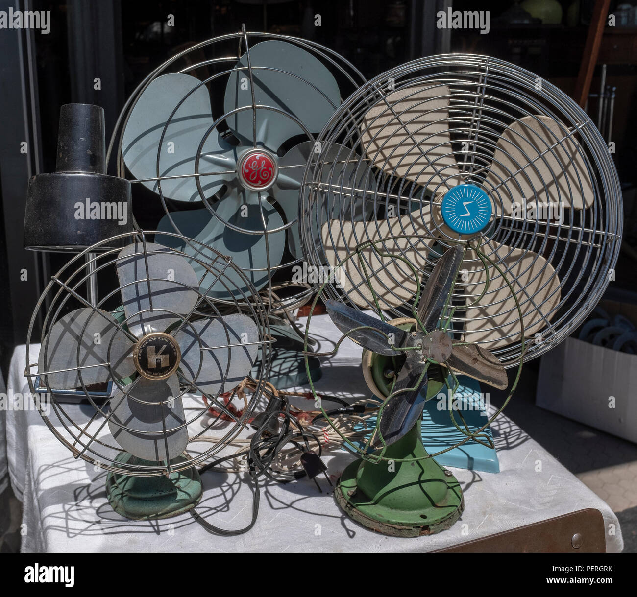 Antique, electric table fan hi-res stock photography and images - Alamy
