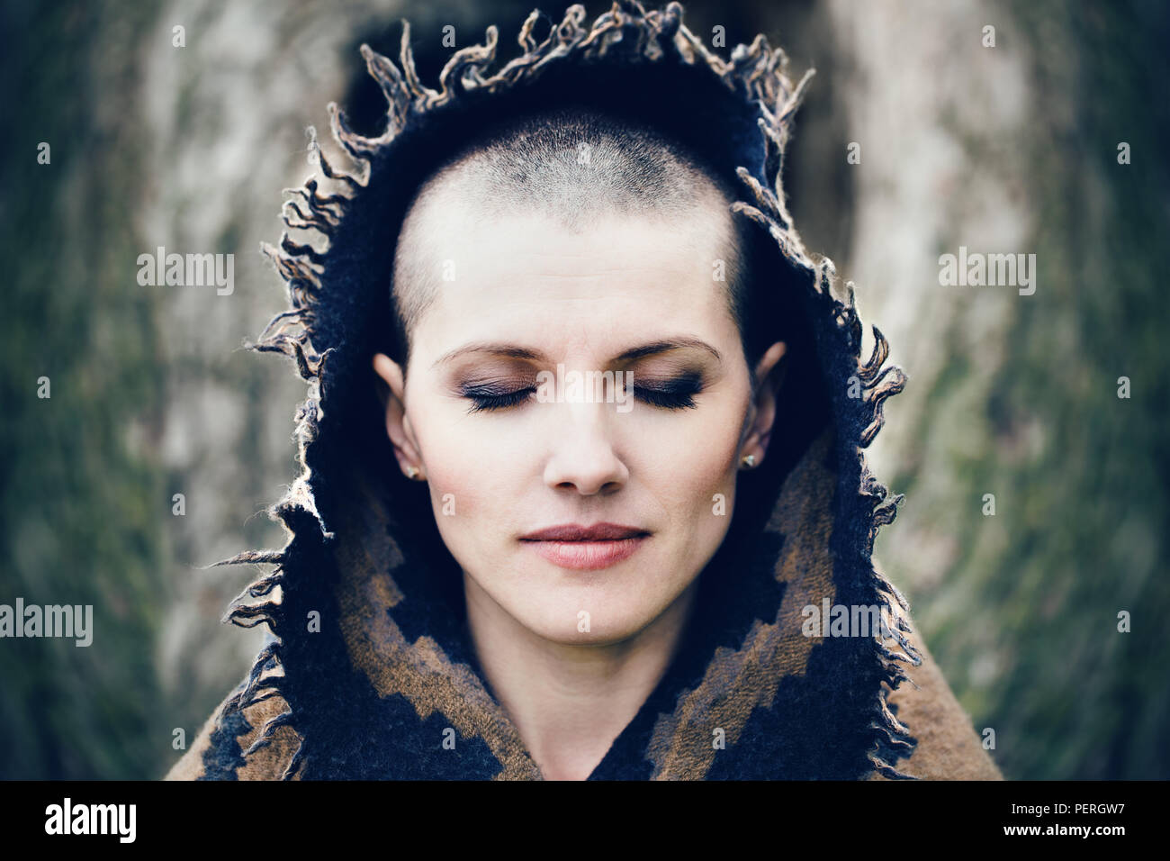 Bald woman hi-res stock photography and images - Alamy
