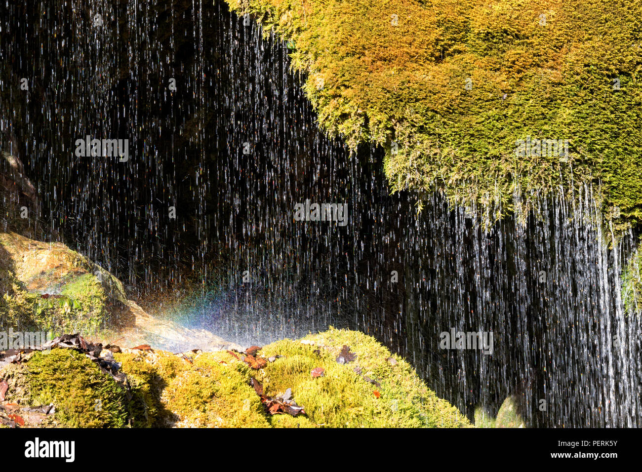 Moss covered rocks and waterfall hi-res stock photography and images ...