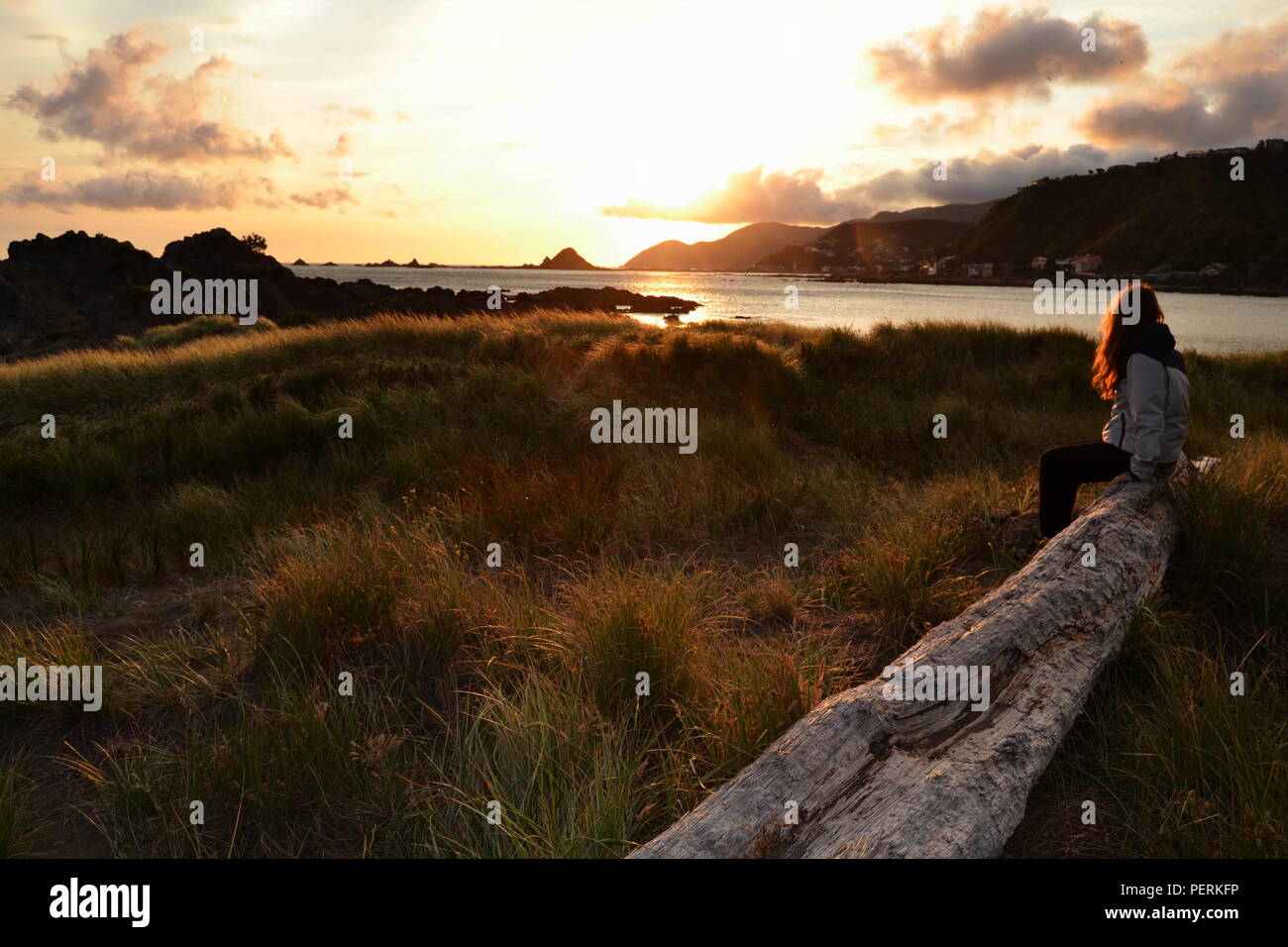 Girl watching sunset hi-res stock photography and images - Alamy