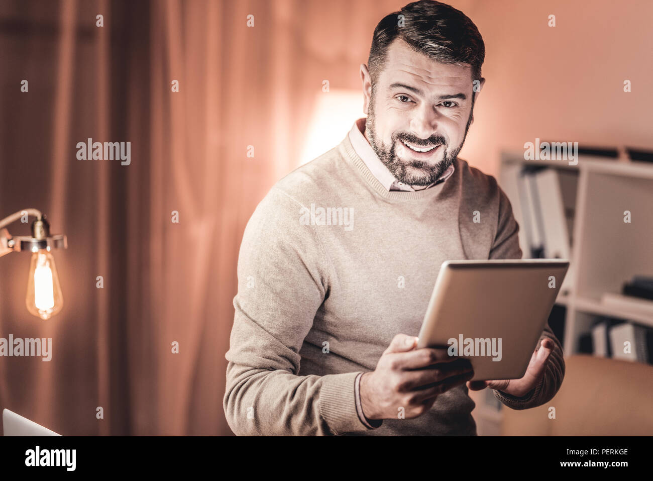 Checking emails hi-res stock photography and images - Alamy