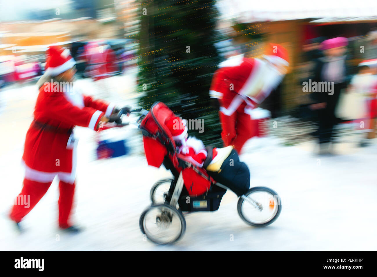 Santa claus runs hi-res stock photography and images - Alamy
