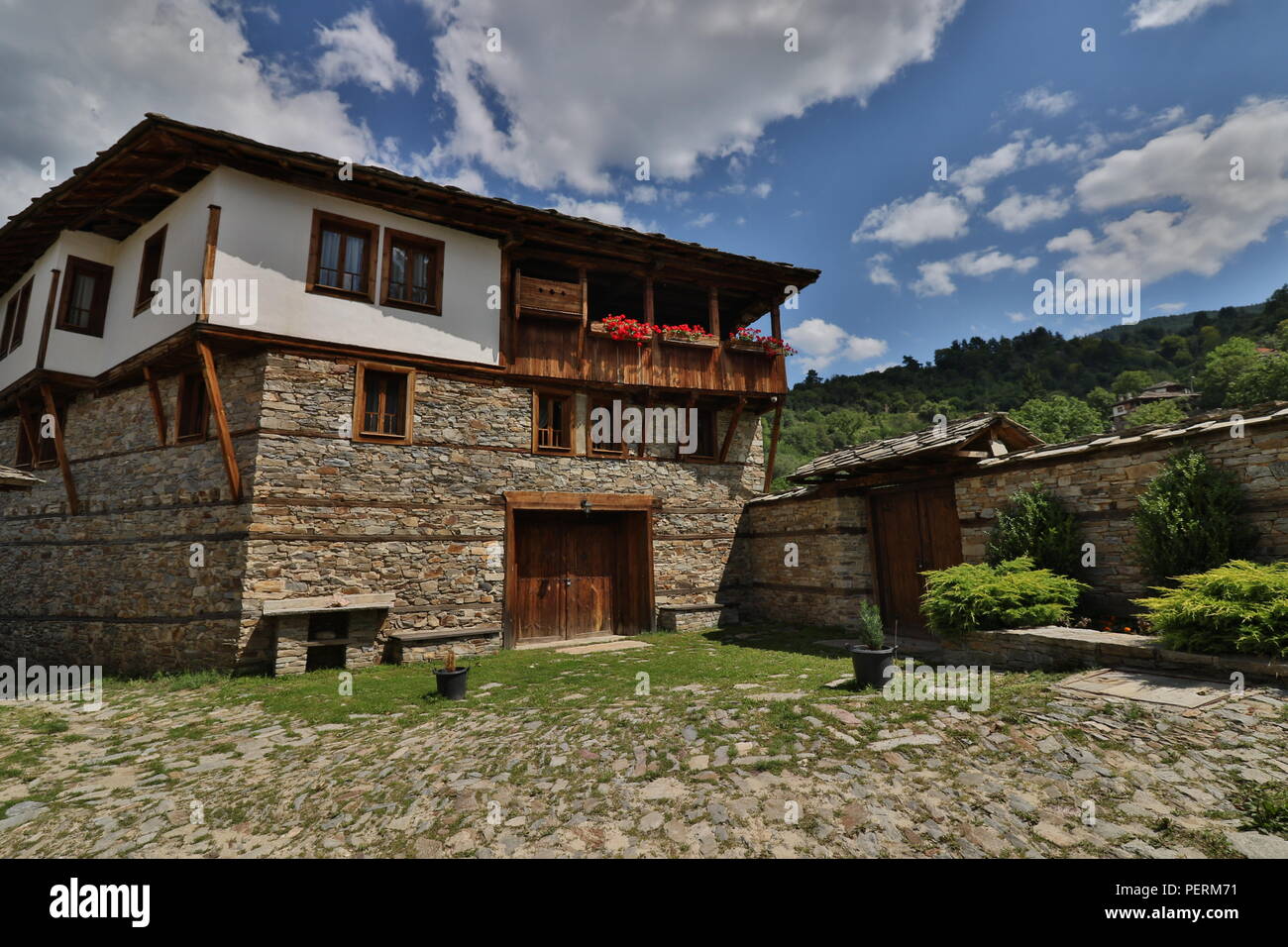 Countryside house fasade hi-res stock photography and images - Alamy