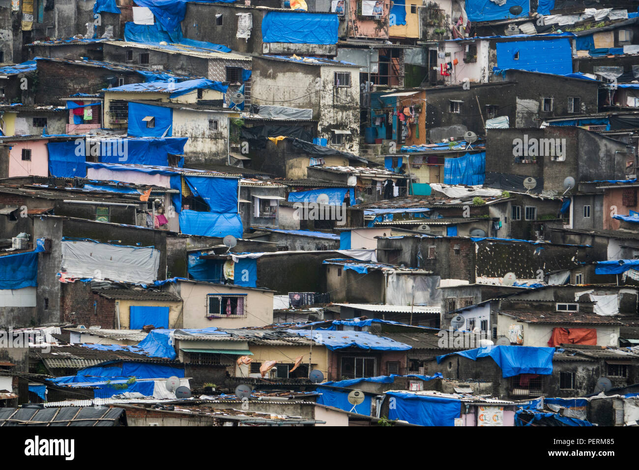 Slum area housing in Asalpha, Mumbai, India Stock Photo - Alamy