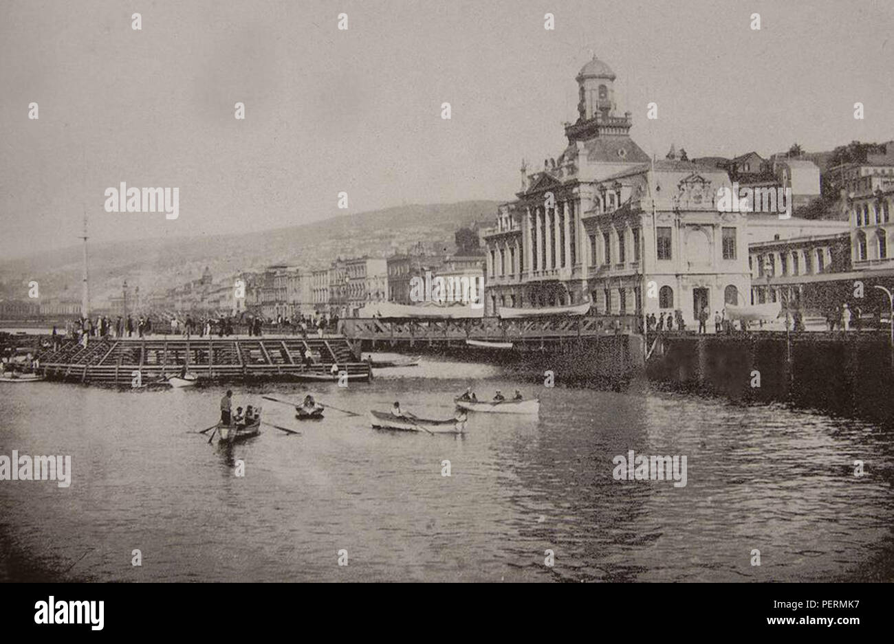 Image of the Valparaíso Passenger Dock from 1888, taken by Félix ...