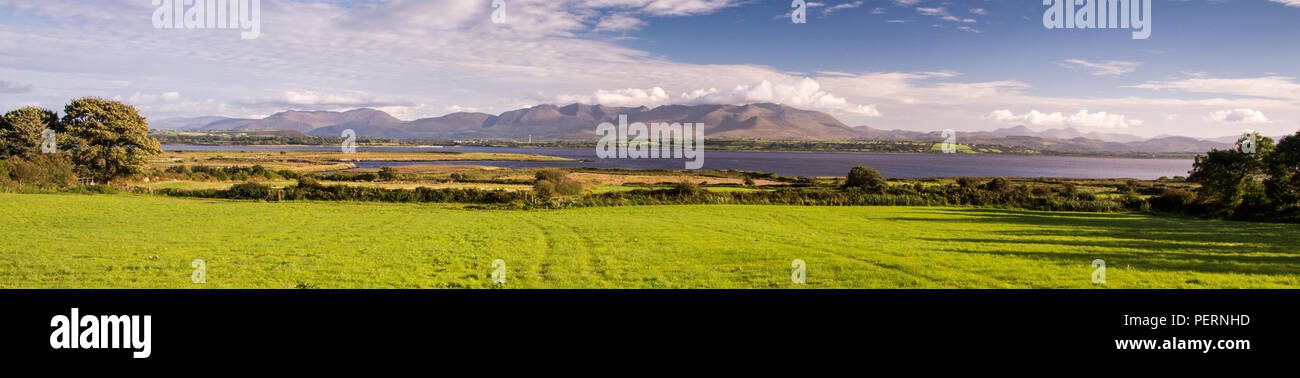 The Macgillycuddy's Reeks mountains of the Iveragh Peninsula rise ...