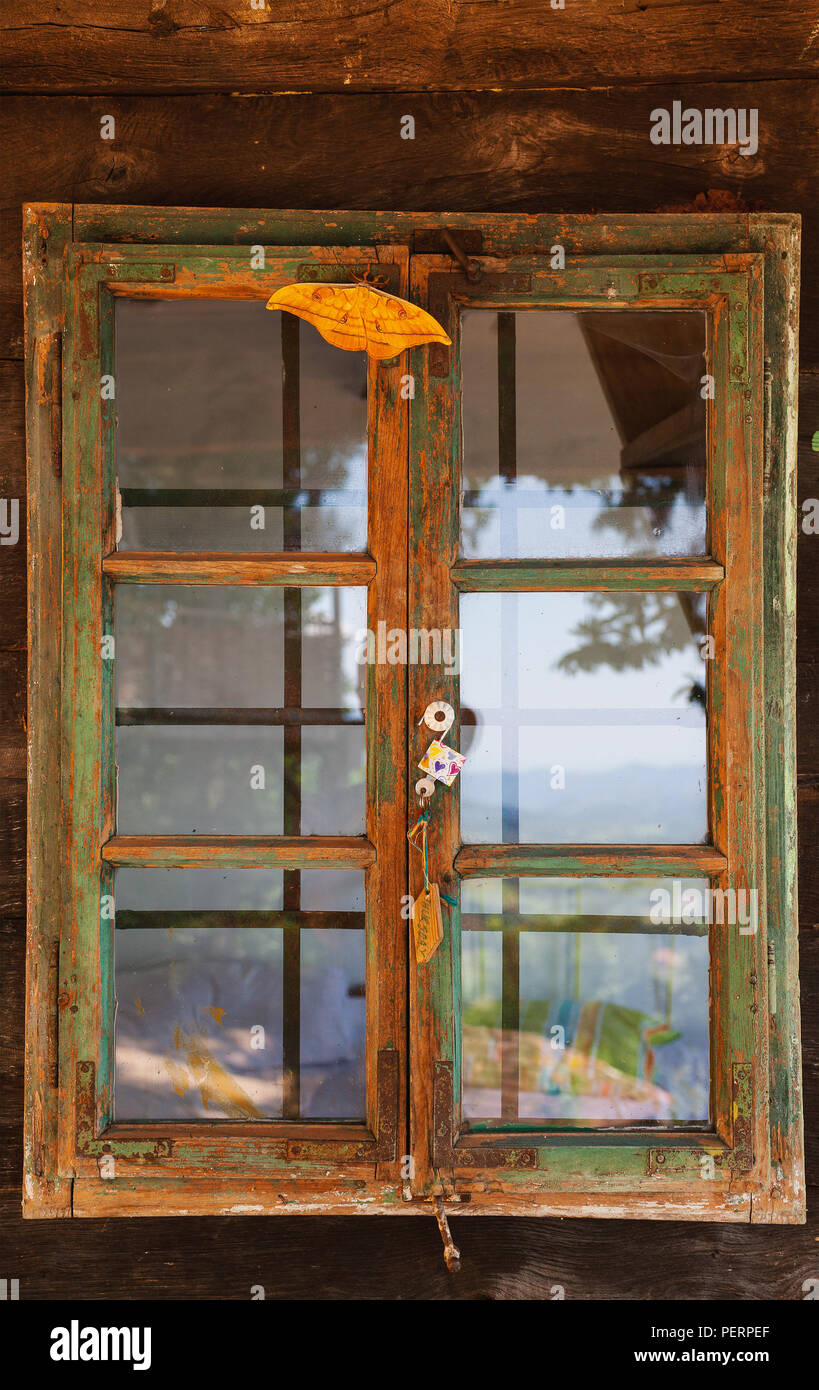 Old wooden cottage hi-res stock photography and images - Alamy