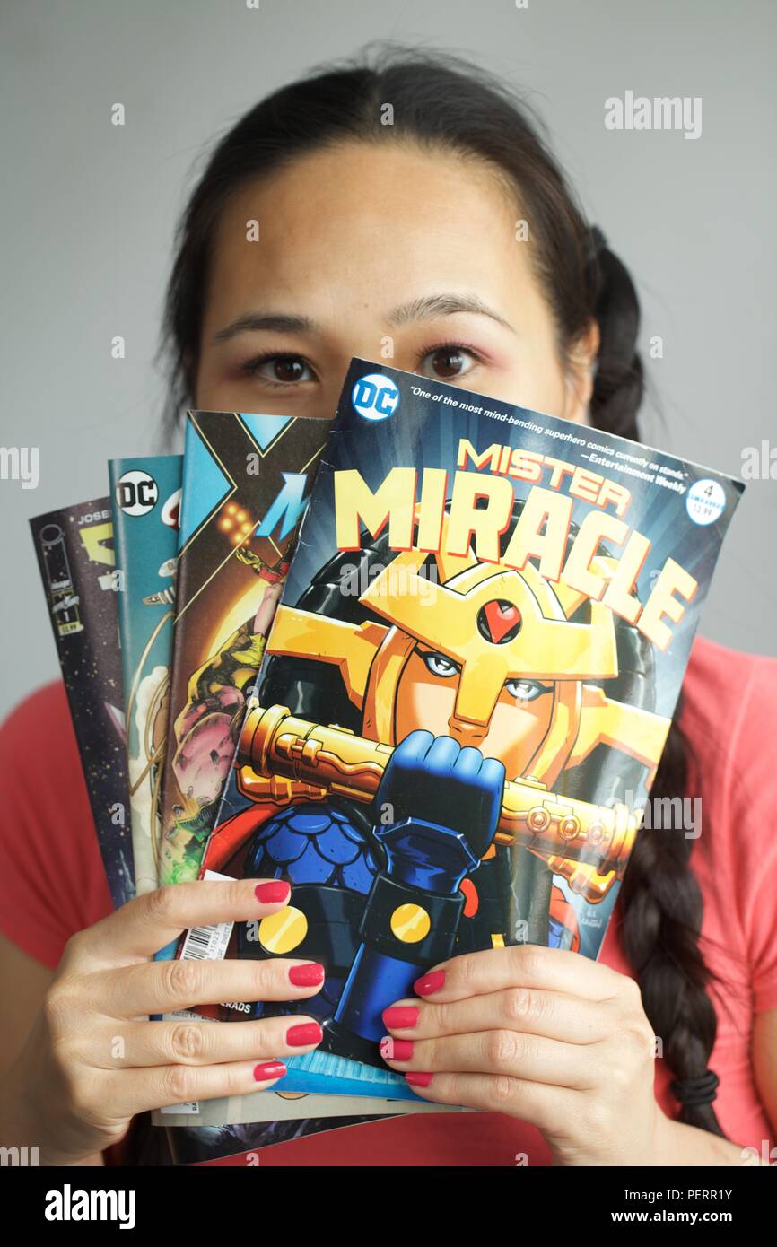 Dc comic characters hi-res stock photography and images - Alamy