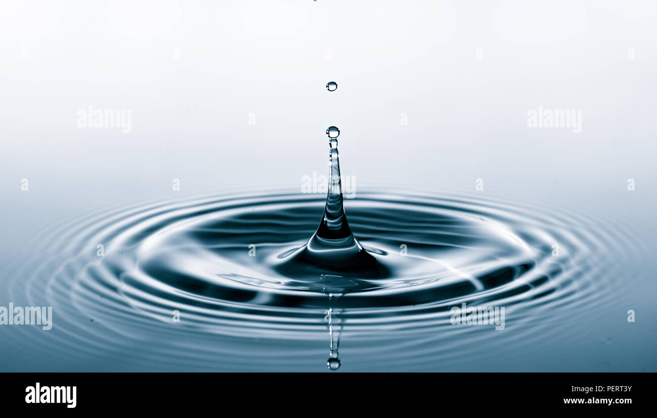 Water droplet splashing hi-res stock photography and images - Alamy