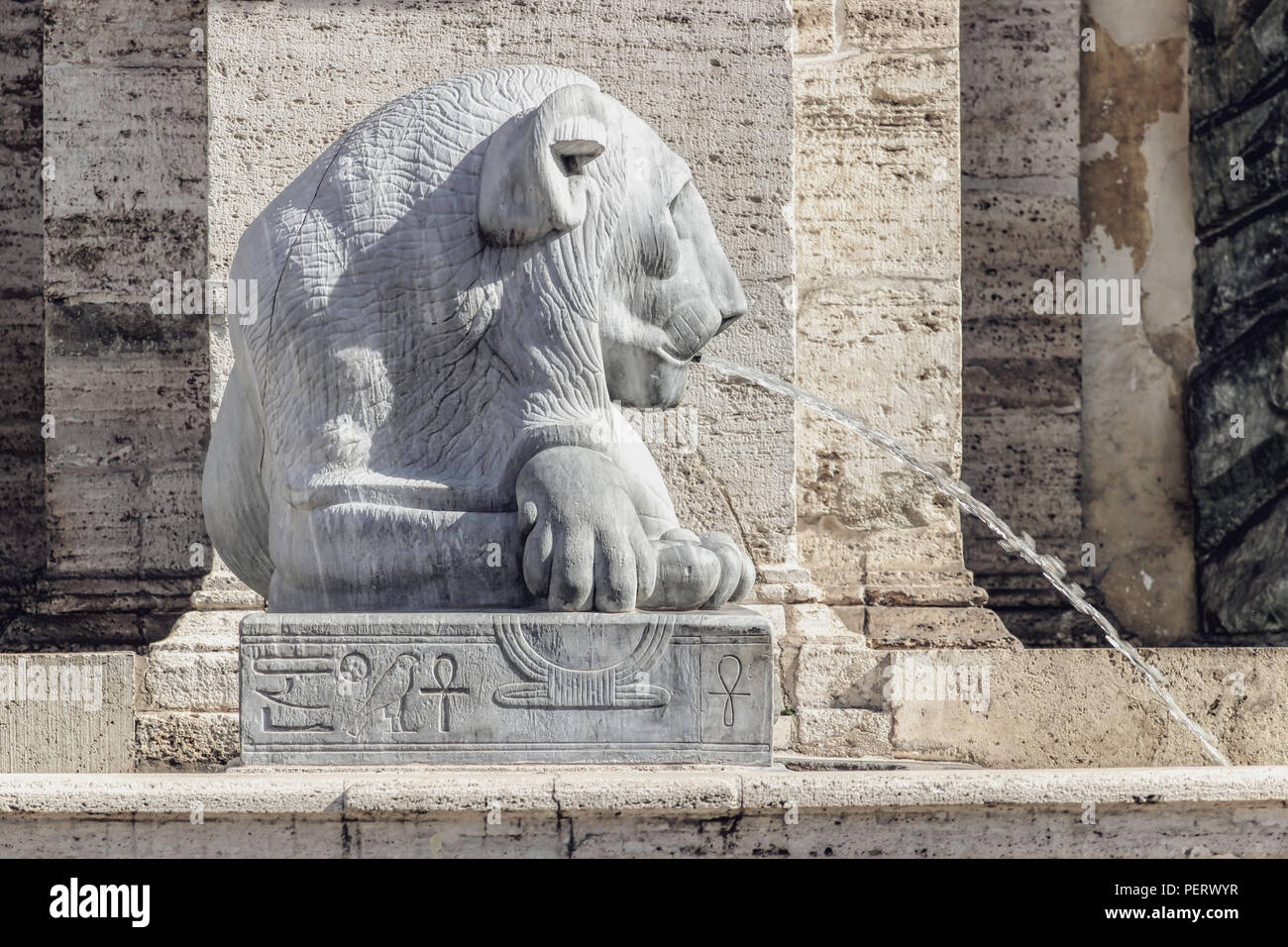 Roman fountain with Stock Photo - Alamy