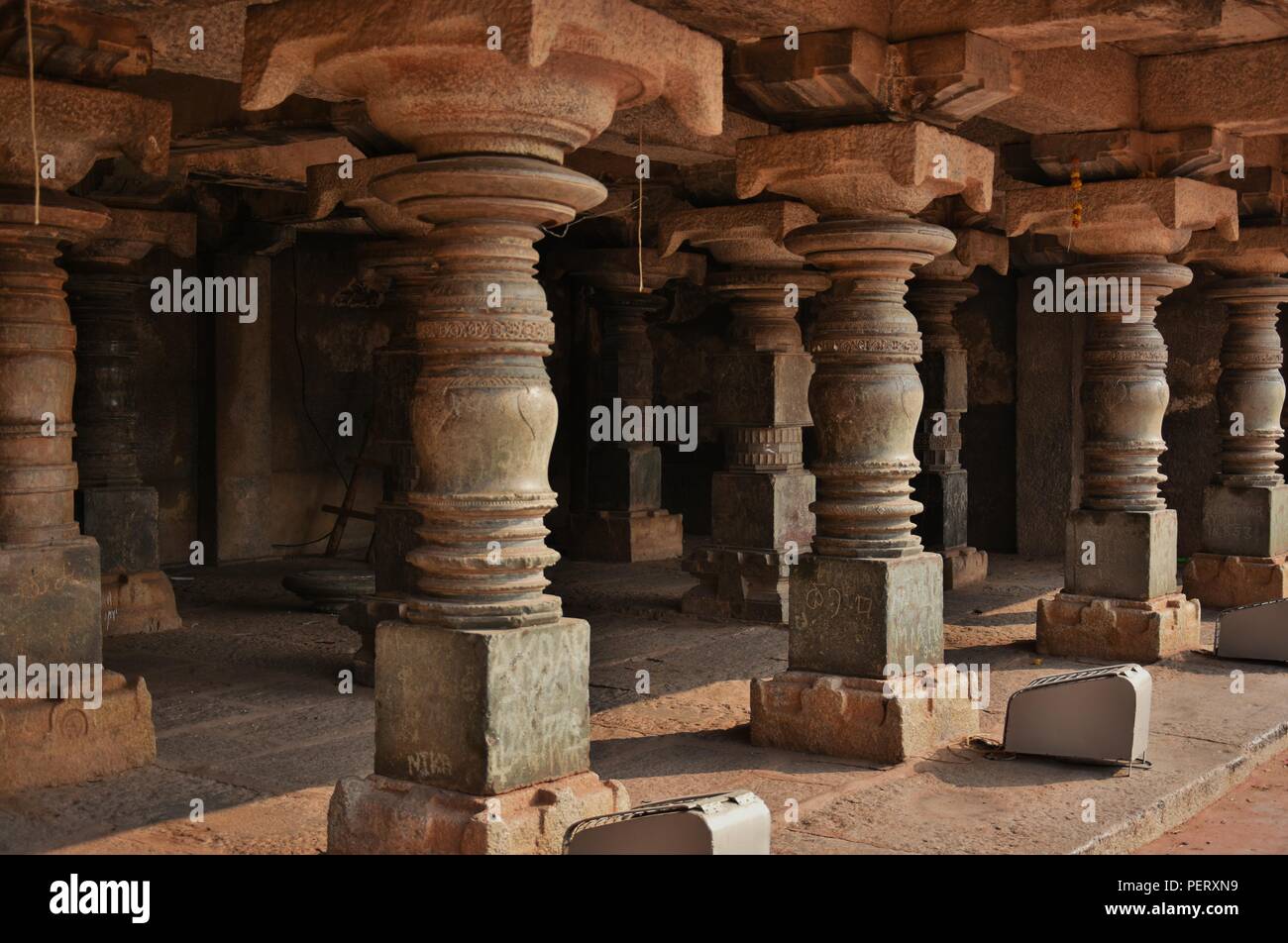 Hall of 1000 pillars hi-res stock photography and images - Alamy