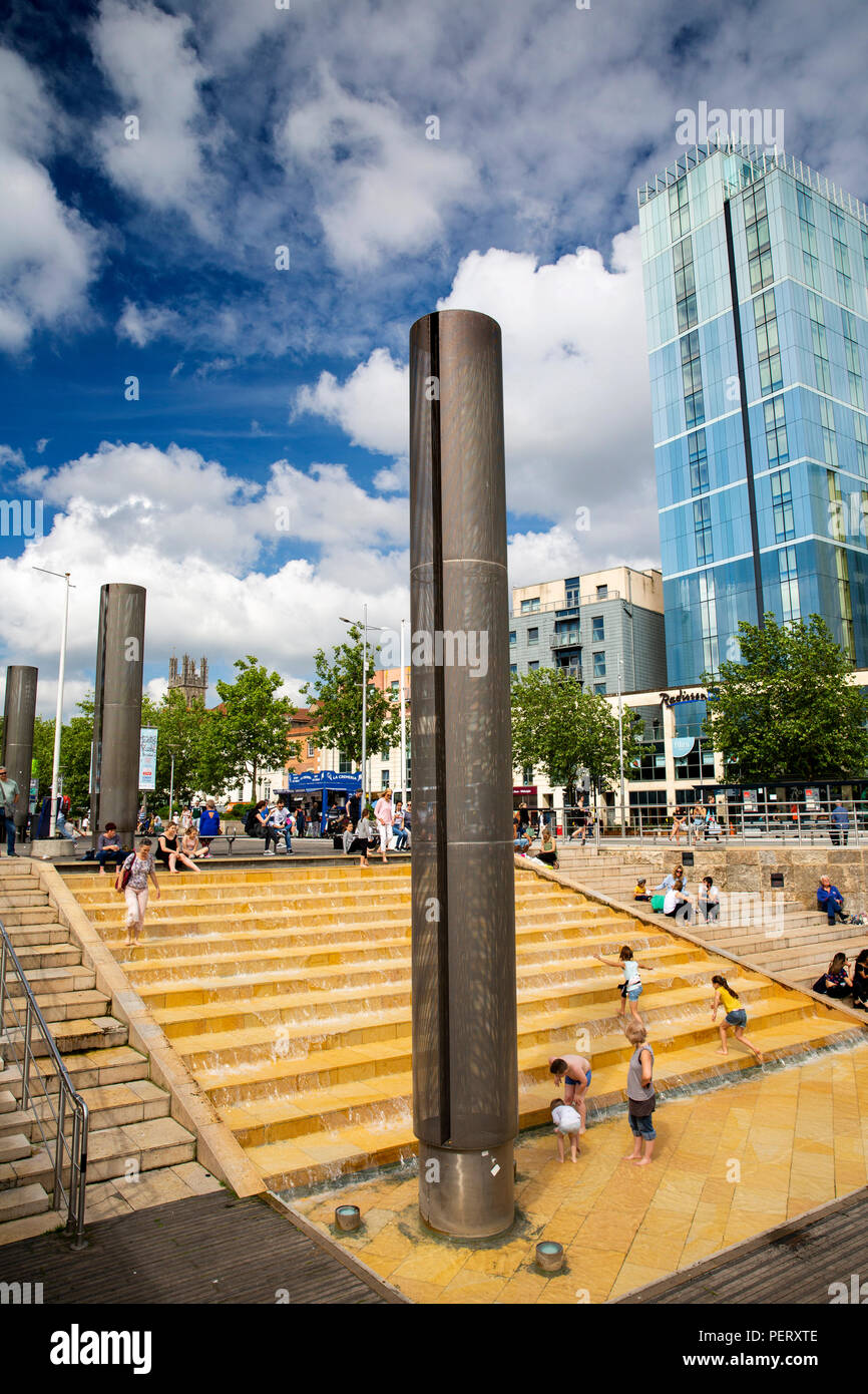 UK, England, Bristol, Old City, Centre Promenade, children playing in ...