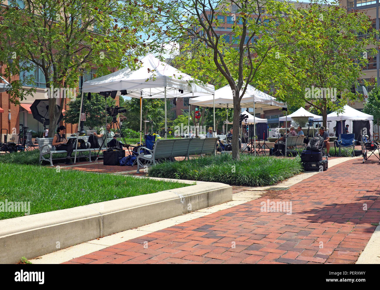 Media coverage outside the courthouse hi-res stock photography and ...