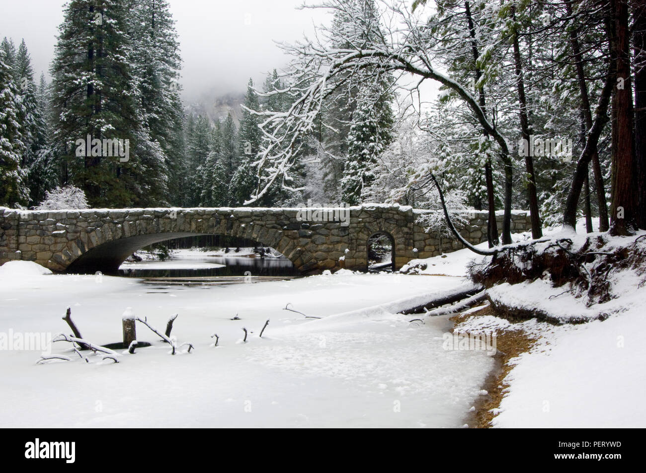 Snow covered trees stone bridge hi-res stock photography and images - Alamy