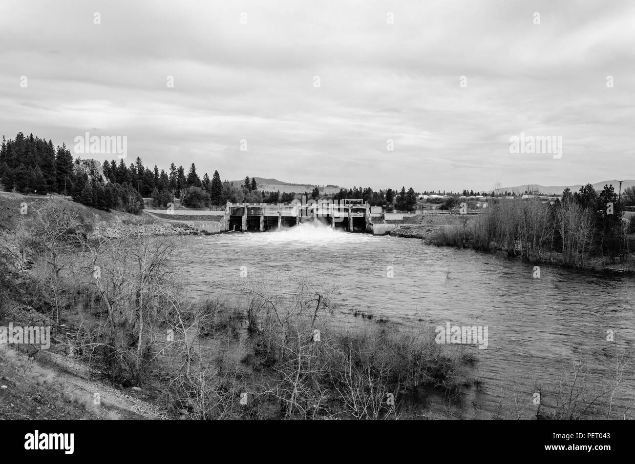 Concrete flood control river dam hi-res stock photography and images ...