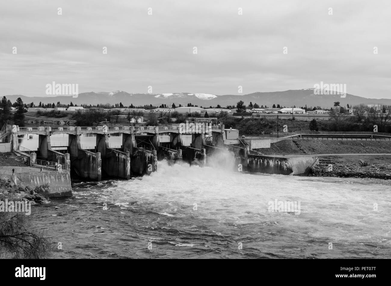 Concrete flood control river dam hi-res stock photography and images ...