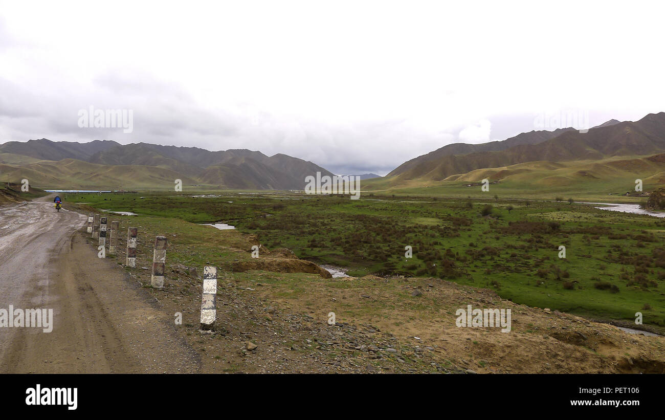 The distant tibetan plateau hi-res stock photography and images - Alamy