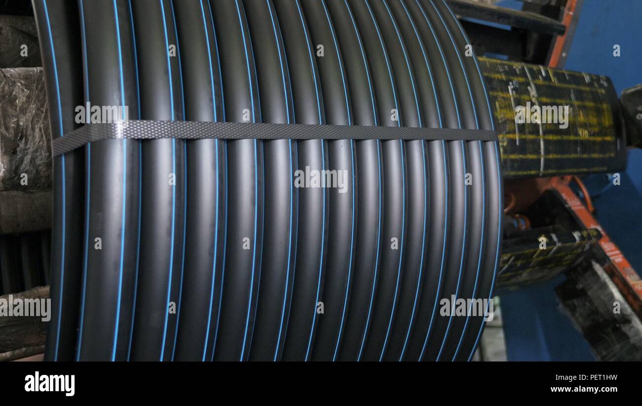 Roll threading coil pipe. Manufacture of plastic water pipes factory ...