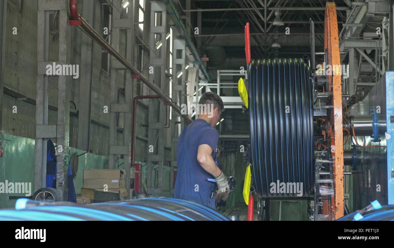 Roll threading coil pipe. Manufacture of plastic water pipes factory ...