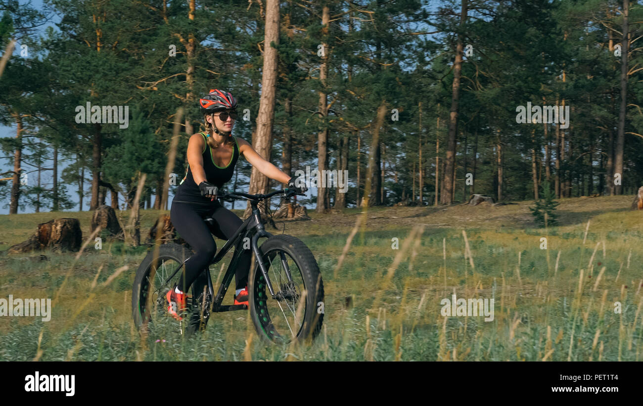 Fatbiking hi-res stock photography and images - Alamy
