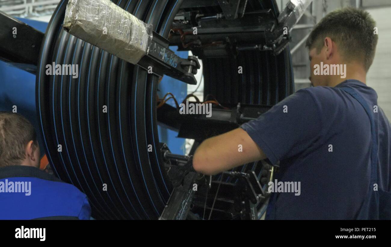 Roll threading coil pipe. Manufacture of plastic water pipes factory ...